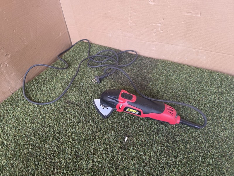 Multi Tool 220W – ispravan, doneseno iz nemacke