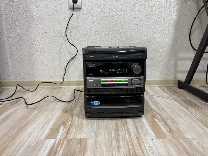 Aiwa NSX-V900 muzički stub iz Švajcarske (CD,RADIO)