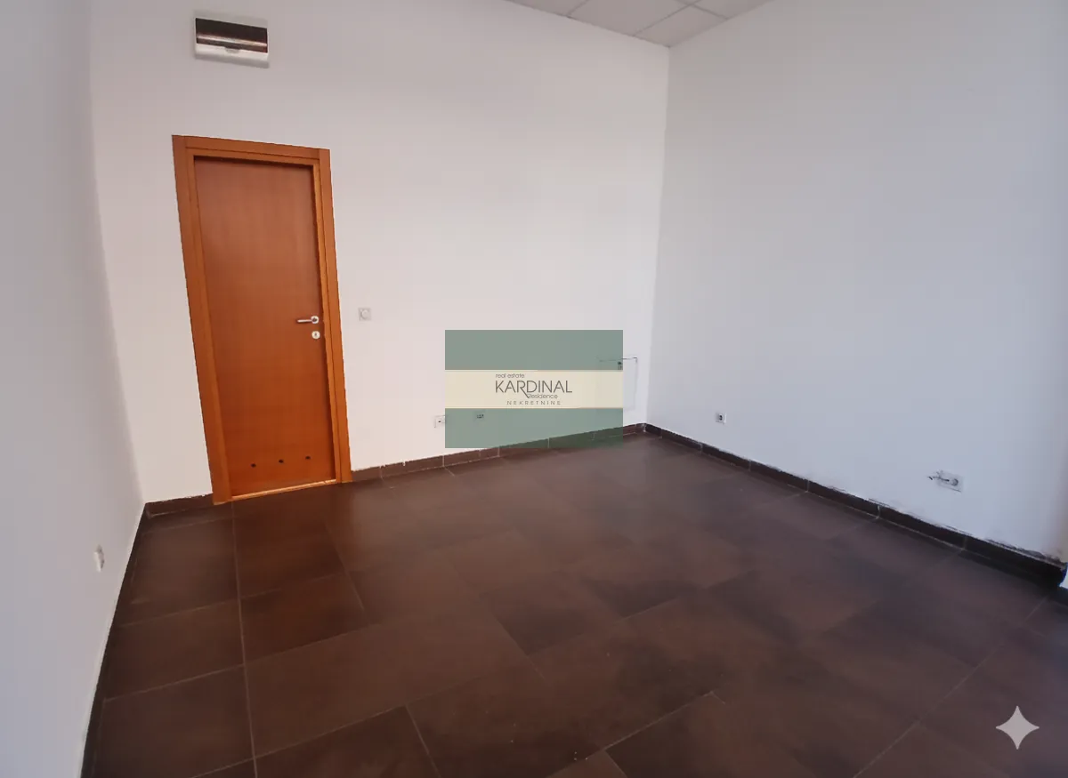 Prodaja, poslovni prostor, 19m2, Centar, Jagodina