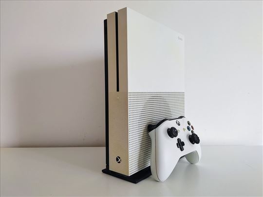 Xbox One S 2Tb sa igricama