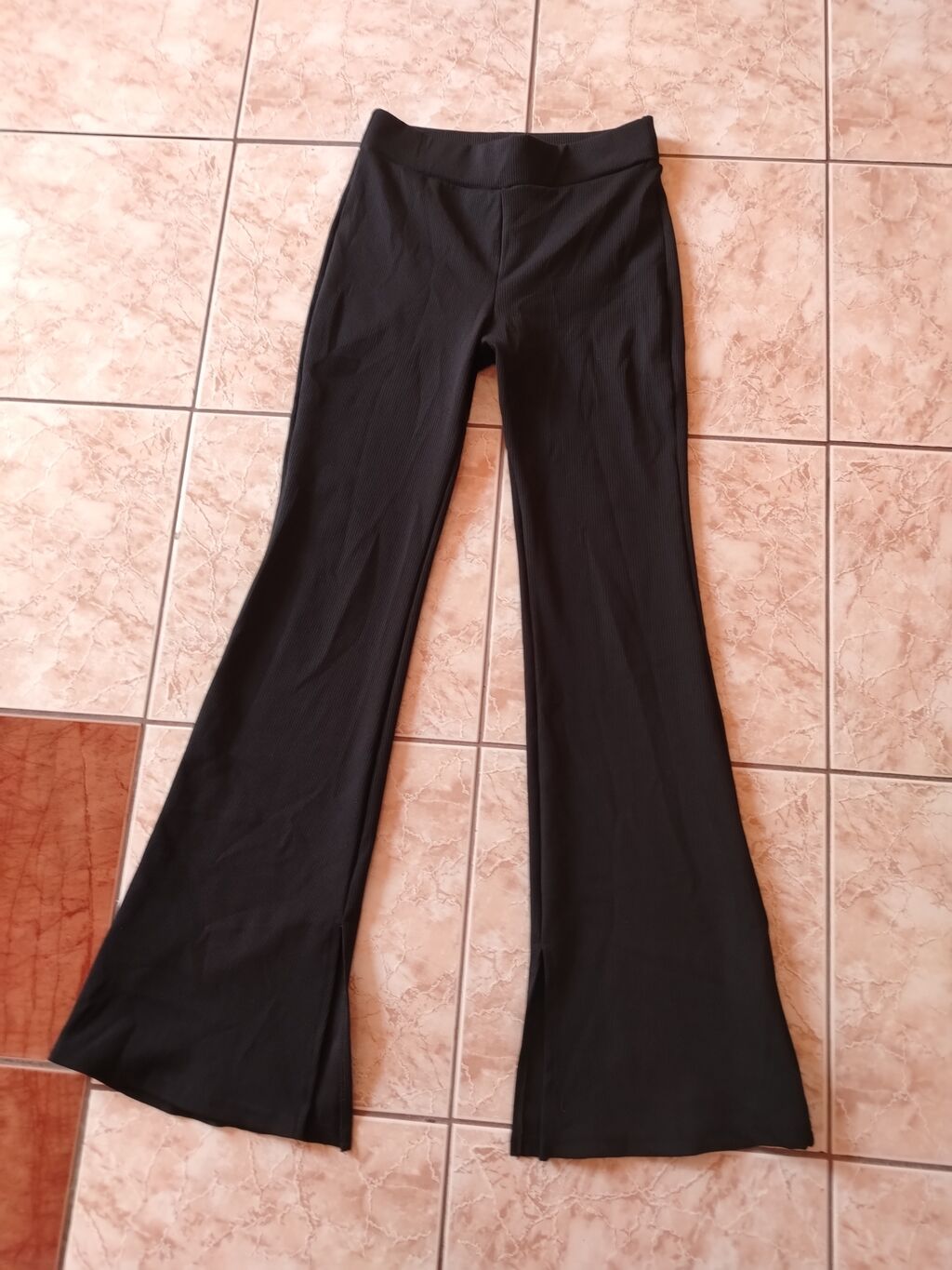 Crni ženski komplet – pantalone i bluza sa čipkom - Pantalone: crne