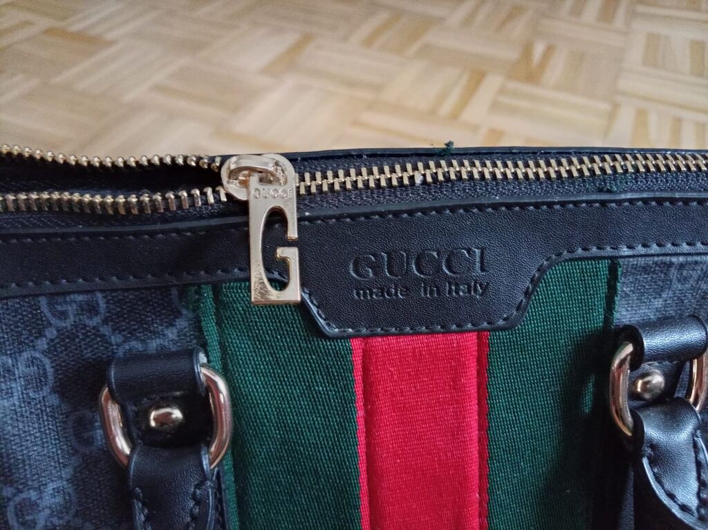 Elegantna torbica, Gucci, Materijal: Koža
