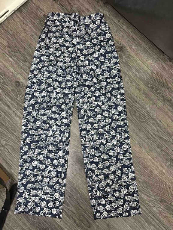 Zara šire pantalone, S veličine. Uz njih na poklon Zara Patchwork