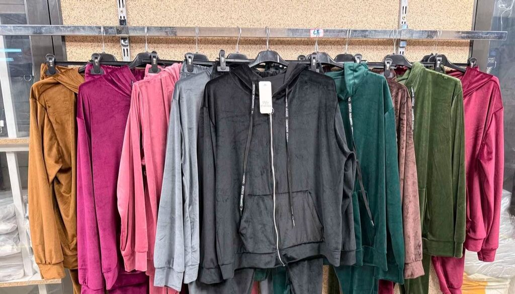 Plisane trenerke 3200 dinara