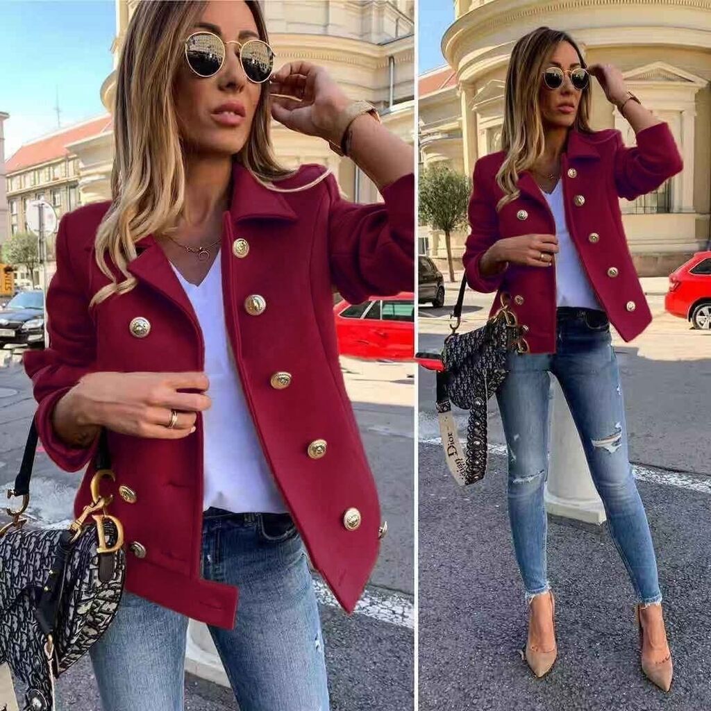 Elegantna ženska kratka jakna sa duplim kopčanjem - Model: strukirana