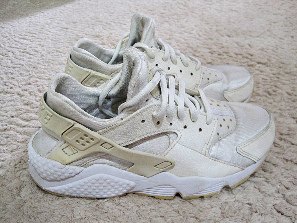 NIKE Patike Air HUARACHE broj 38 gazište 24cm stanje kao na slikama