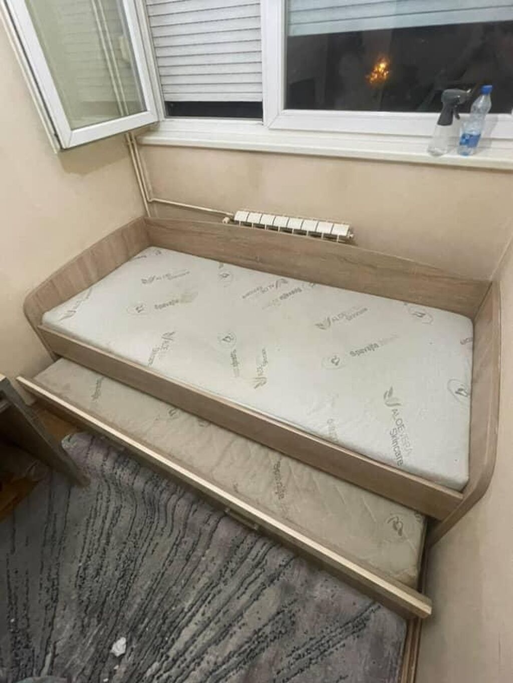 Prodajem polovni deciji dupli krevet . Duseci u losem stanju trebaju
