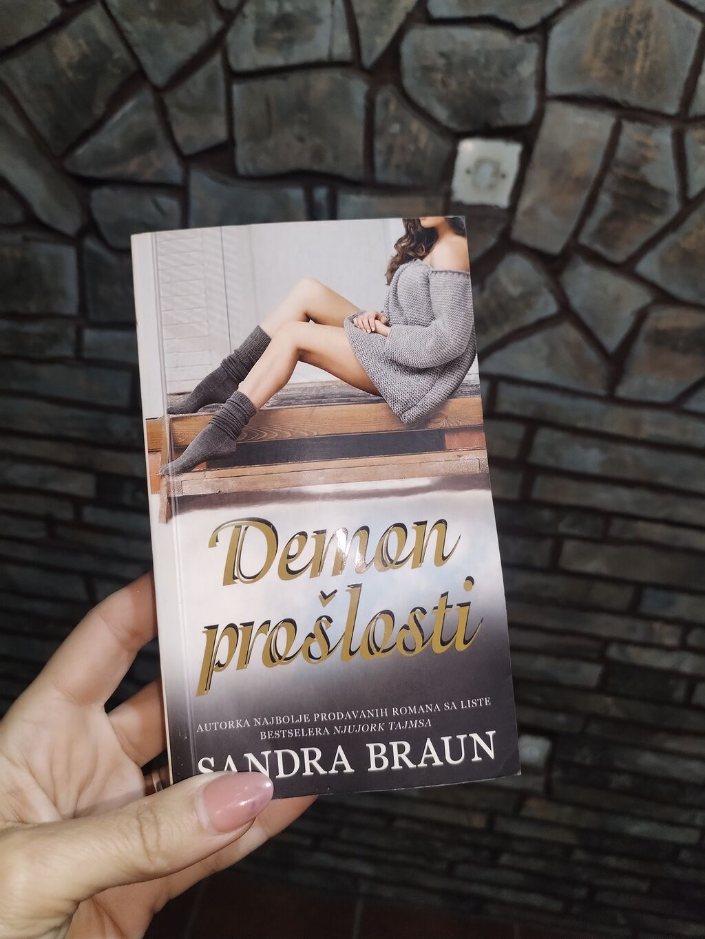 Ovo je knjiga "Demon prošlosti" autorke Sandre Braun