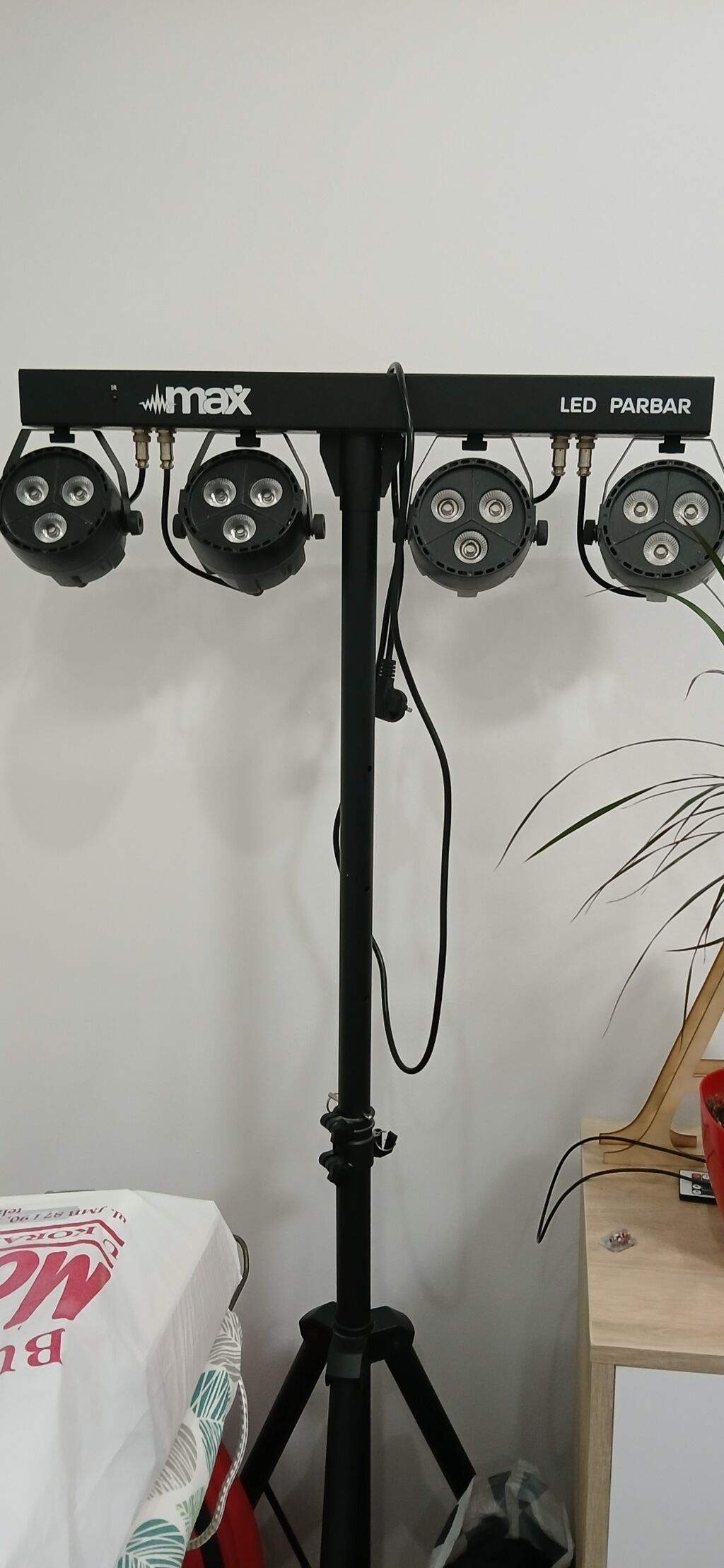 Projektor lampa, bоја - Crna, Upotrebljenо