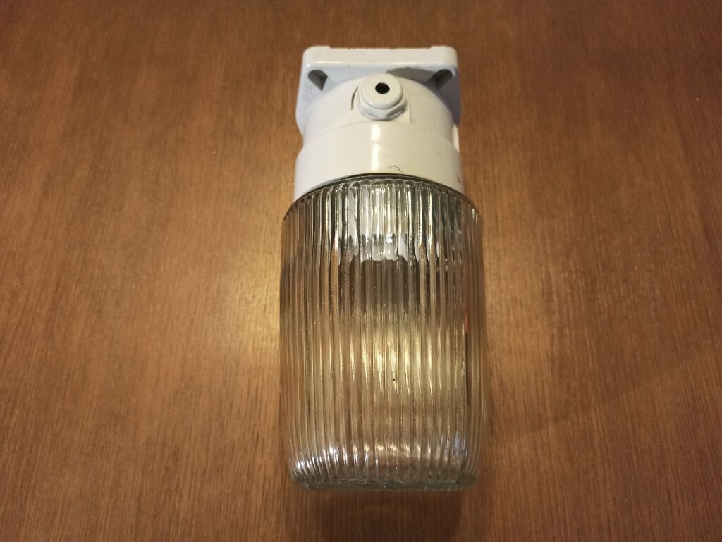 Nova zidna lampa koja se može postaviti spolja (bez zaštite od kiše i