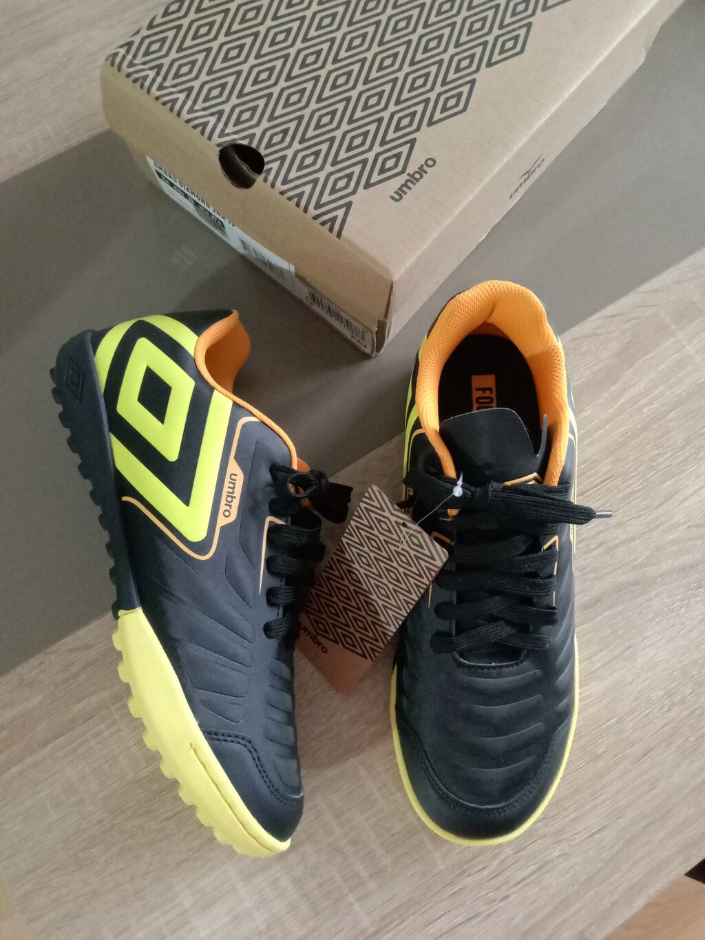 Umbro, veličina - 39, Novo