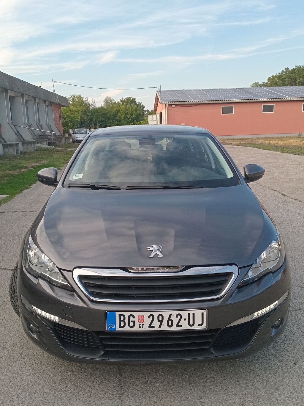 Peugeot 308: 1.6 l | 2017 г. 246700 km Hečbek