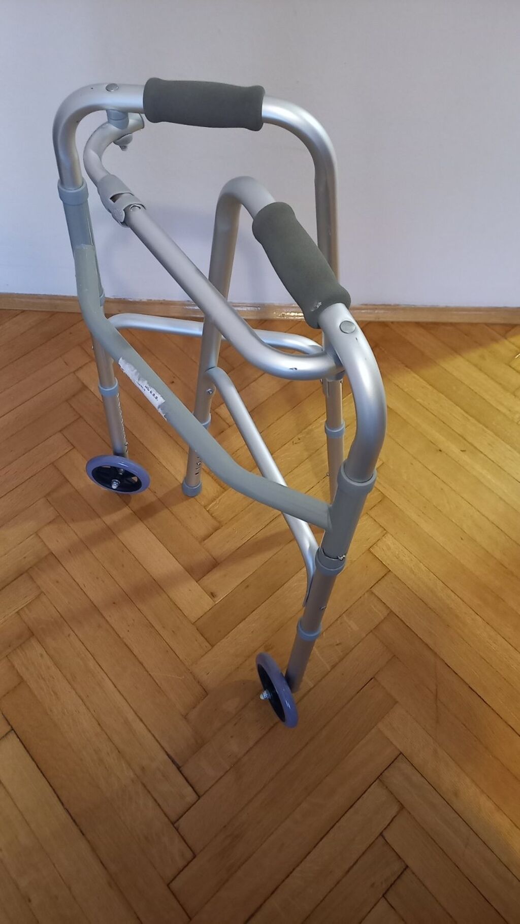 Hodalica sa točkićima – aluminijumska - Laka i stabilna konstrukcija
