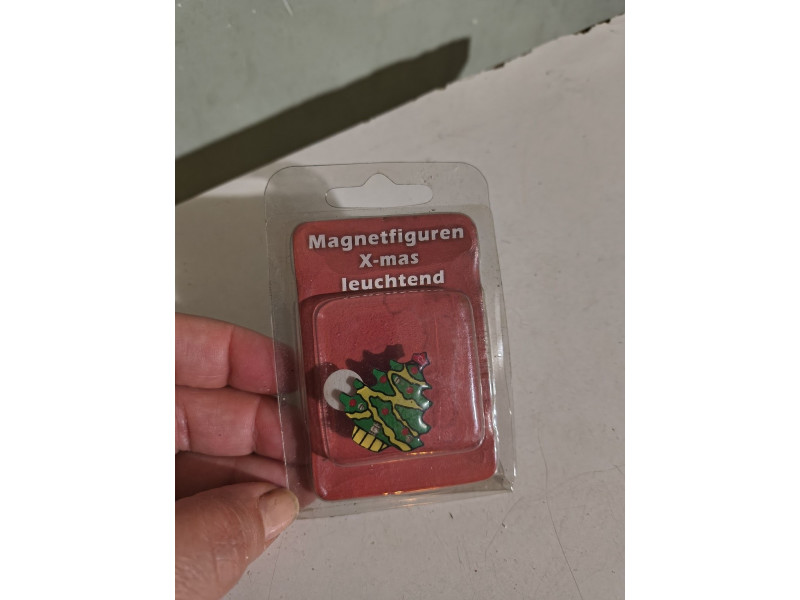 SVETLEĆI MAGNET JELKA GERMANY