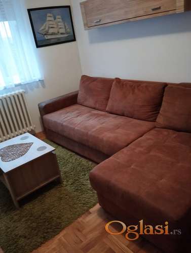 Nameštena garsonjera u centru