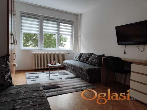 Dvosoban stan potpuno opremljen, useljiv odmah. : )