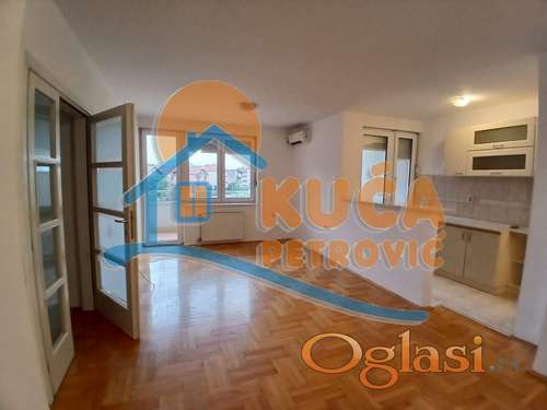 Izdaje se nenamešten dvoiposoban stan, 72m2, u Romanijskoj ulici