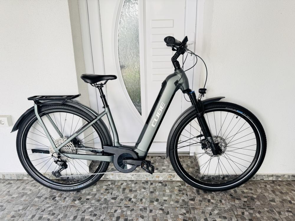 Cube Kathamandu Pro CX4 SMART 750 ( 2024 )