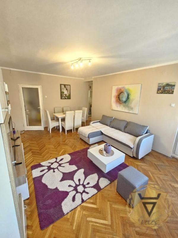 Trosoban stan za izdavanje, 70m2, 750€