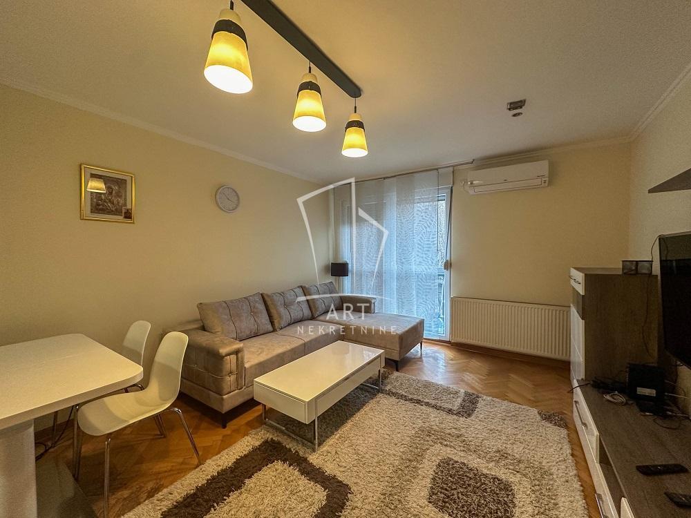 Venizelosova, Trosoban stan za izdavanje, 62m2, 900€