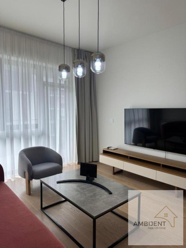 Trosoban stan za izdavanje, 72m2, 1.700€
