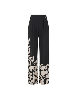 CRNE LEŽERNE PANTALONE SA STILIZOVANIM CVETNIM MOTIVOM