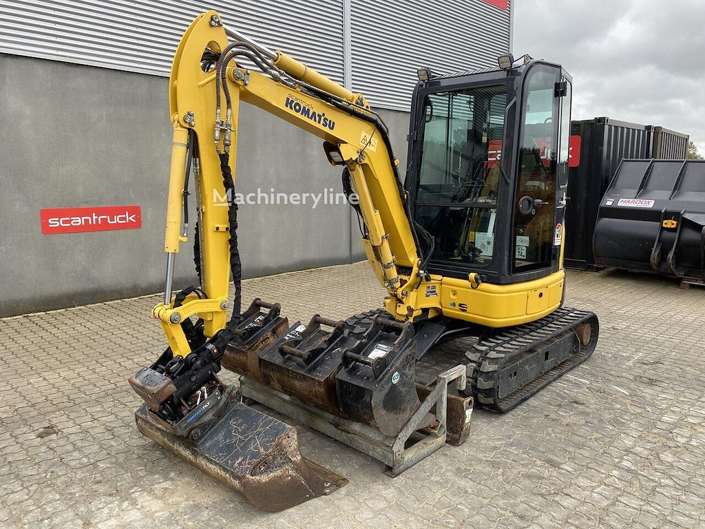 Komatsu PC26MR-3 mini bager