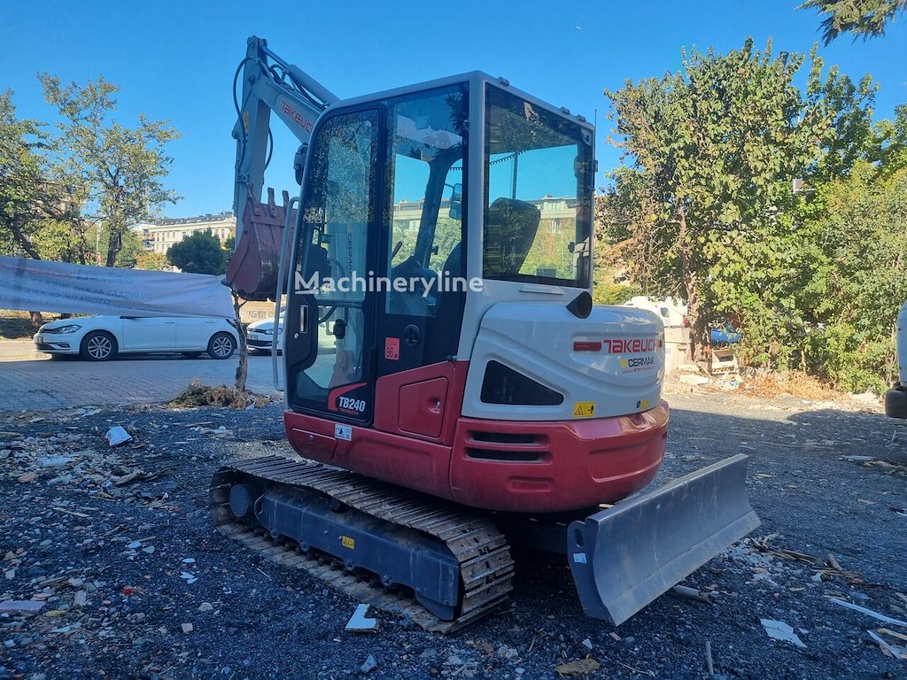 Takeuchi TB 240 mini bager