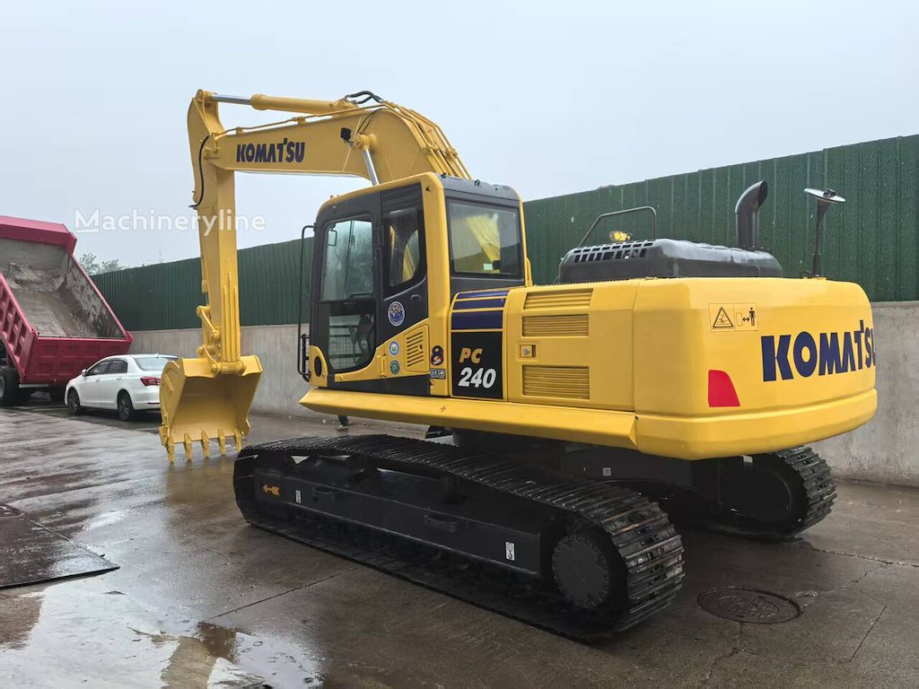 Komatsu PC240-8 bager guseničar