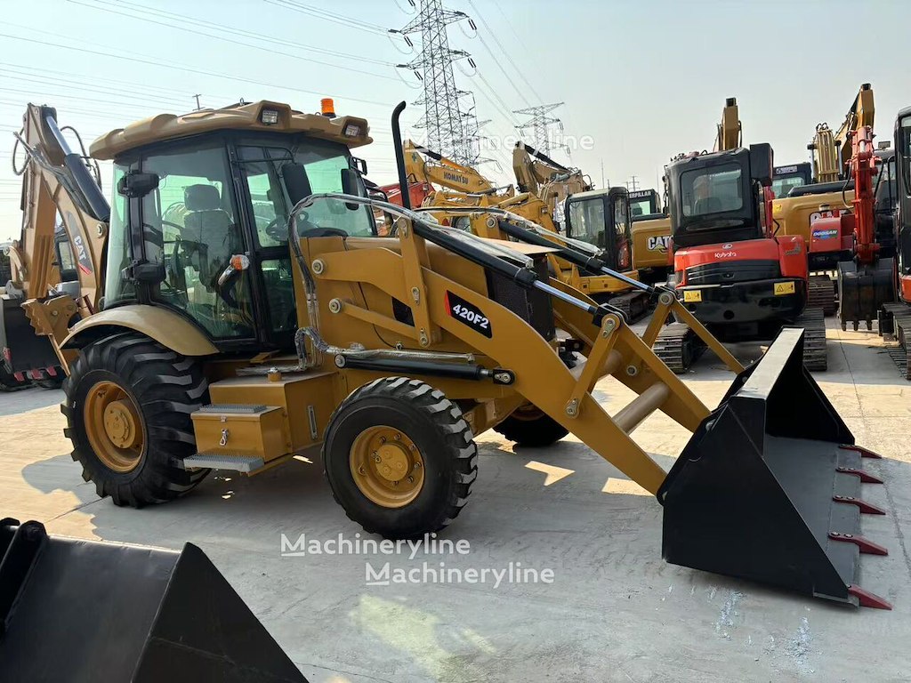 Novi Caterpillar 420F bager-utovarivač