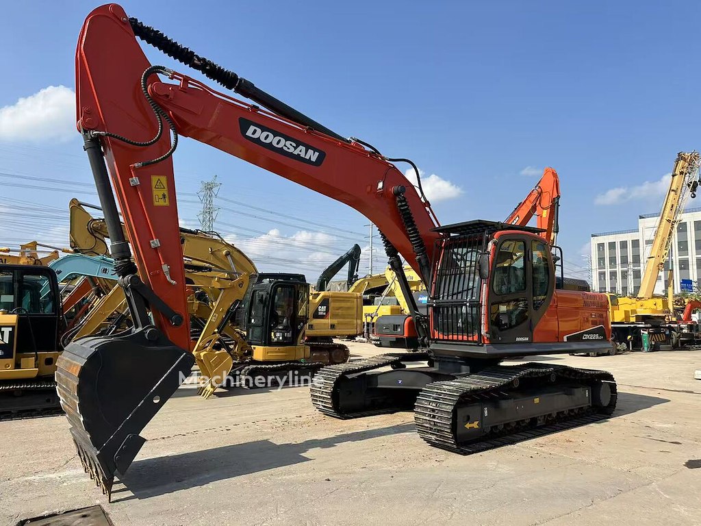 Doosan DX225LC bager guseničar