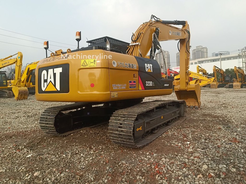 Caterpillar 323D2L bager guseničar