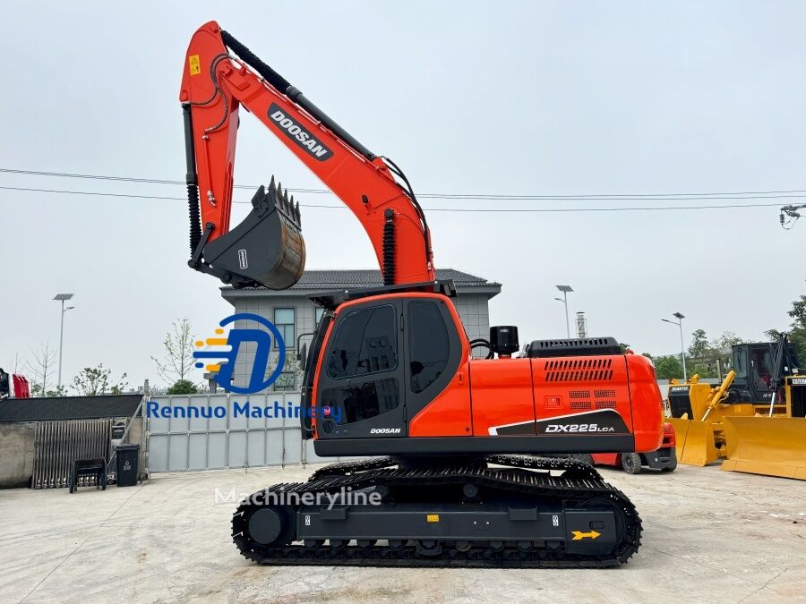Doosan DX225 bager guseničar