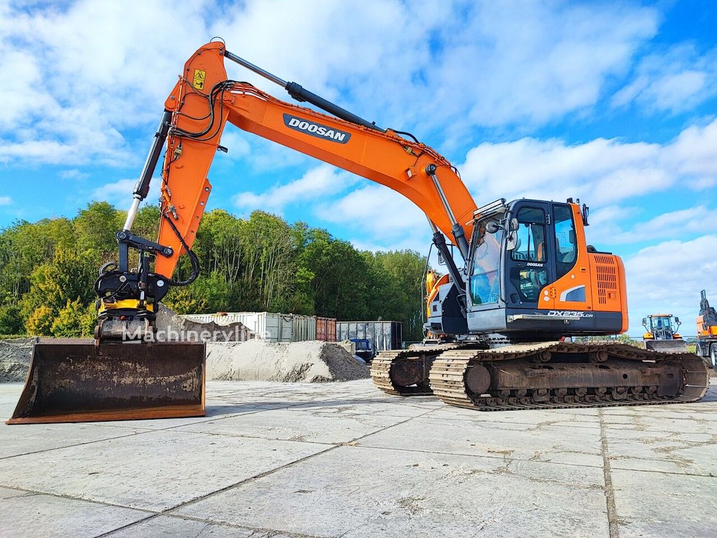 Doosan DX235LCR-5 bager guseničar