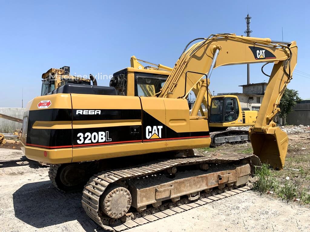 Caterpillar 320B bager guseničar