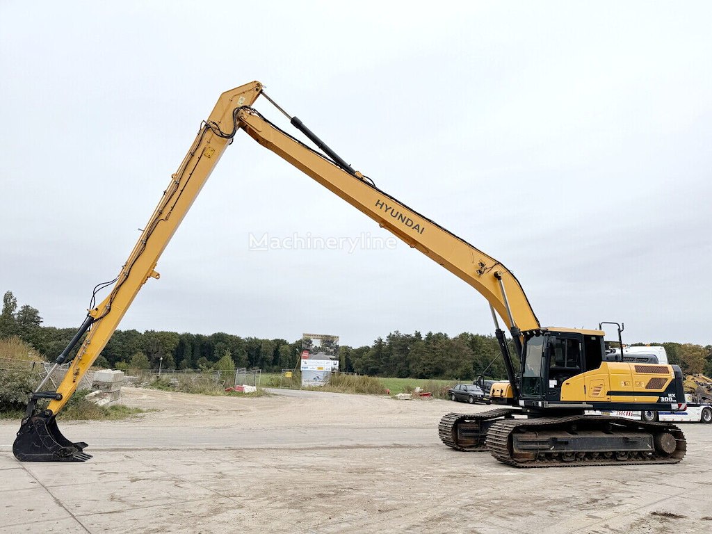 Hyundai HX300LR - 18 meter Long Reach bager sa dugom strelom