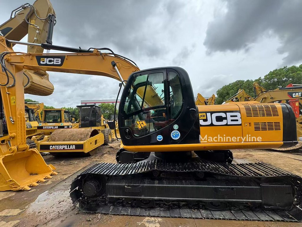 JCB bager guseničar