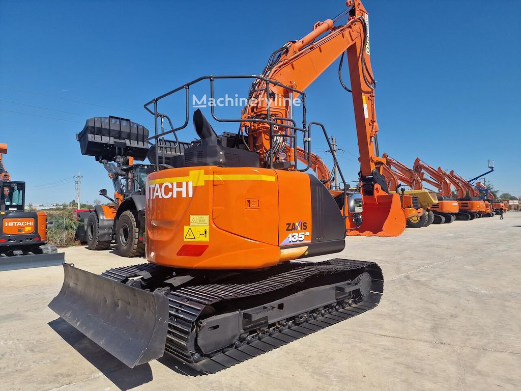 Hitachi ZX135US-6 bager guseničar