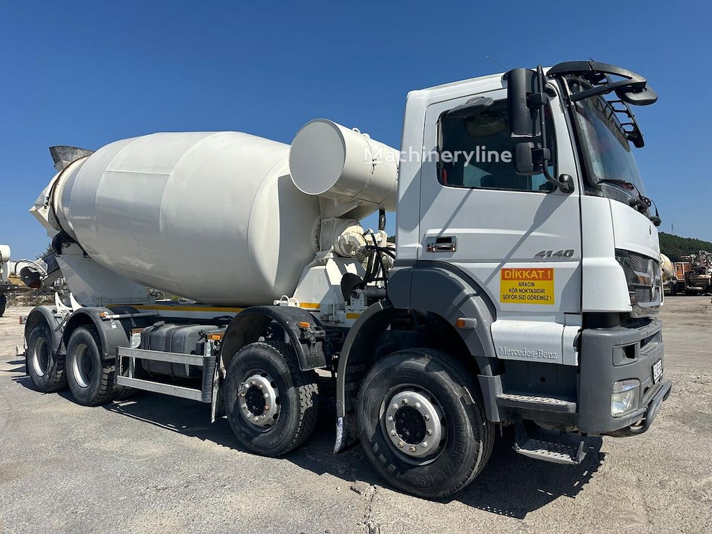IMER Group 2015 na šasiji Mercedes-Benz 2013 kamion s mešalicom za beton