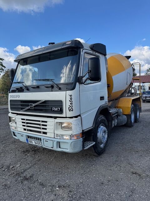 Volvo FM 7 kamion s mešalicom za beton
