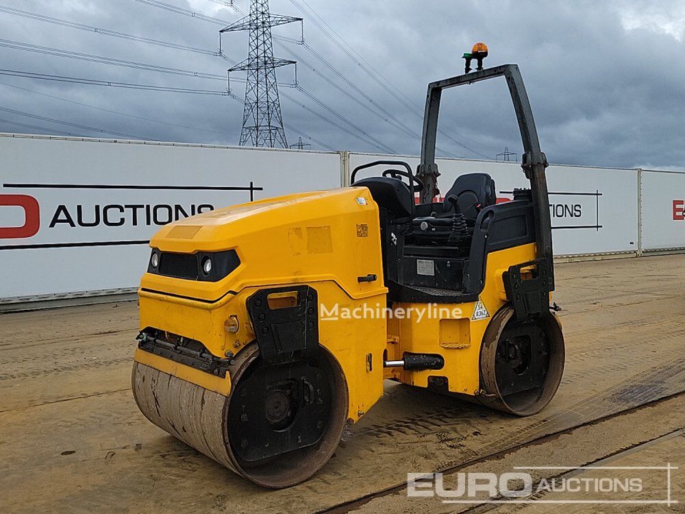 Prodaje se JCB VMT380 mali valjak na aukciji