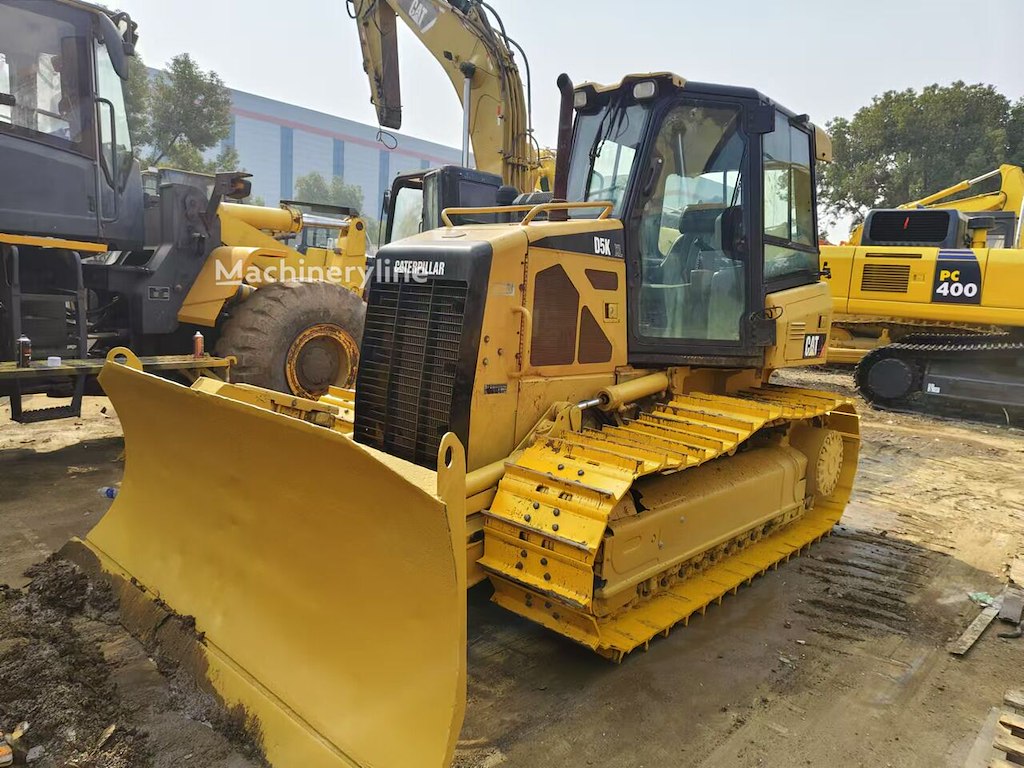 Caterpillar D5 buldožer