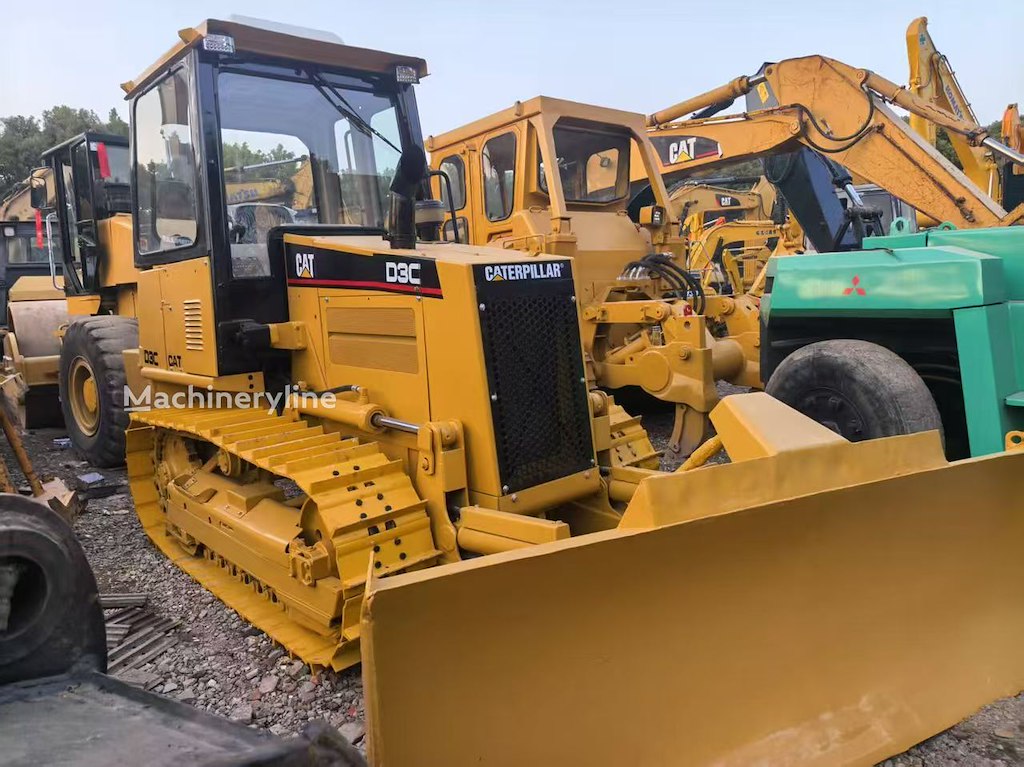 Caterpillar D3C buldožer