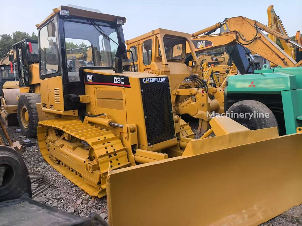 Caterpillar D3C buldožer