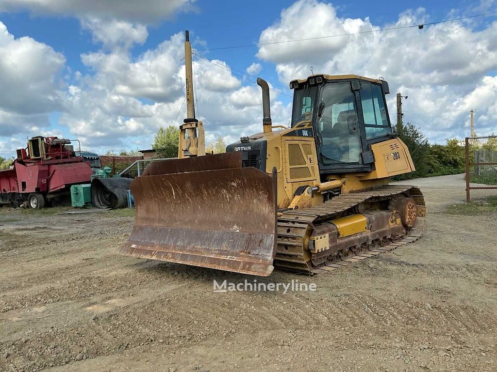 Prodaje se Caterpillar D6K buldožer na aukciji