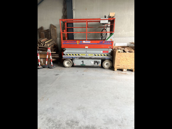Prodaje se Skyjack SJIII 3220 makazastu platformu na aukciji