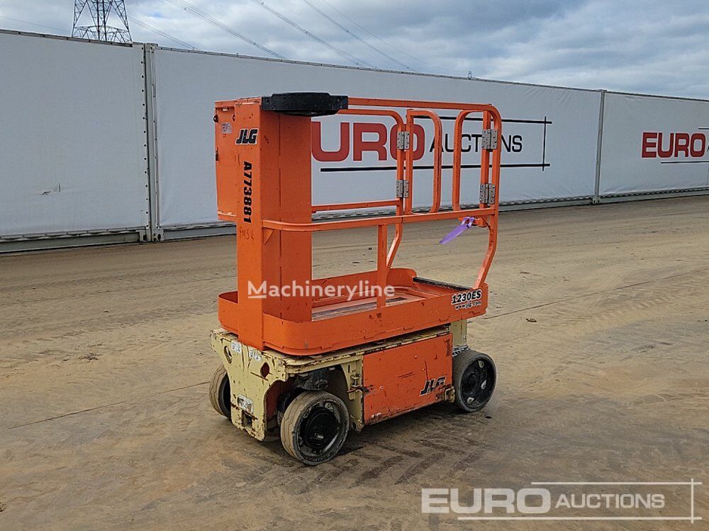 Prodaje se JLG 1230ES hidrauličnu zglobnu platformu na aukciji