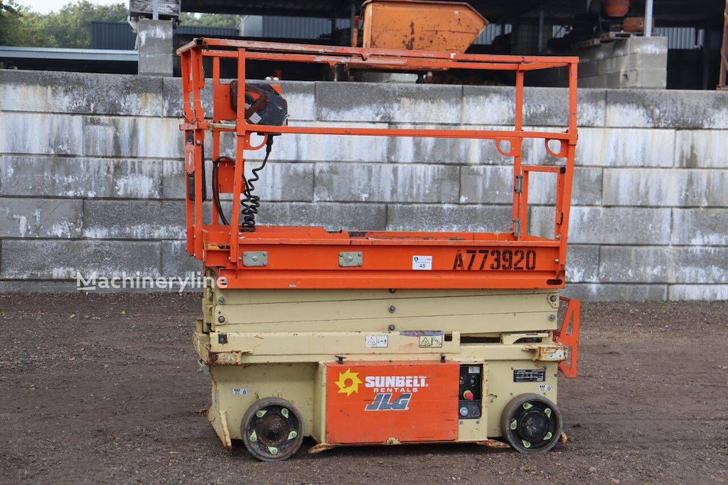 Prodaje se JLG 6RS makazastu platformu na aukciji