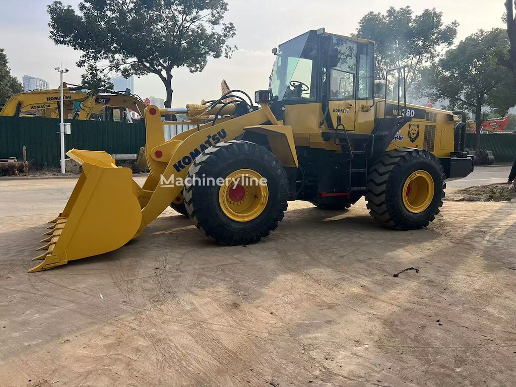 Komatsu WA380 prednji utovarivač