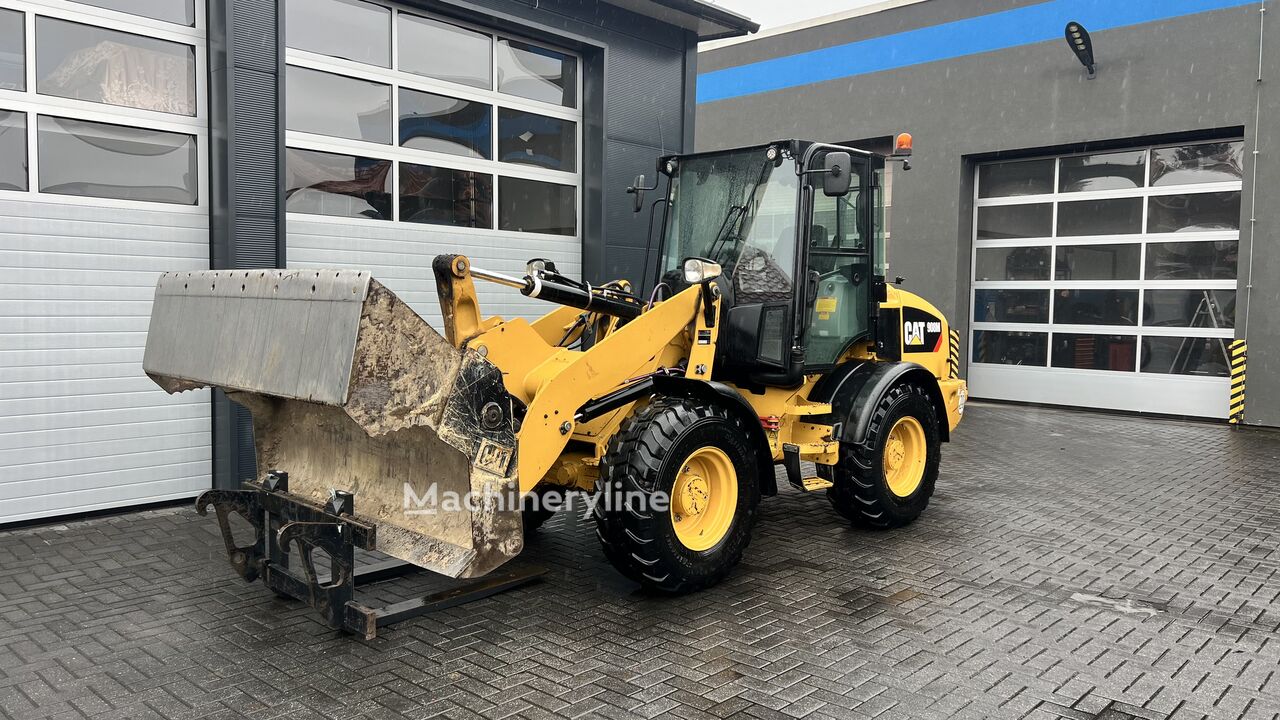 Caterpillar CAT 908M multifunkcionalni utovarivač